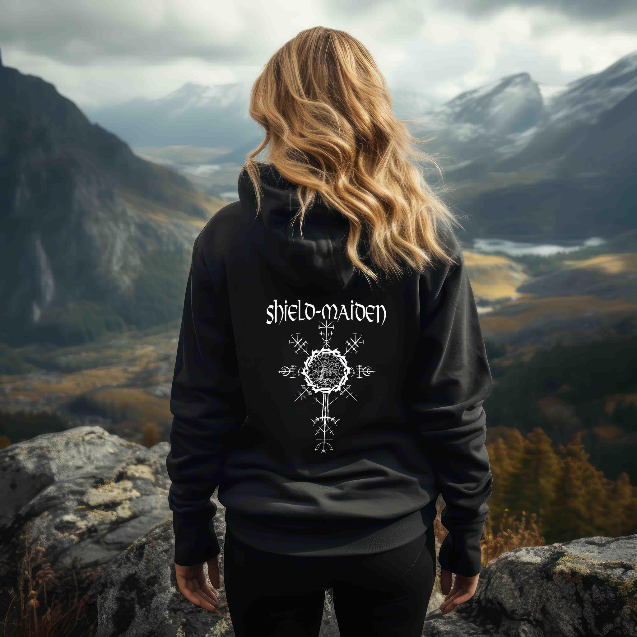 Shieldmaiden Hoodie Lebensbaum Runenkreis Design | Damen Hoodie ...